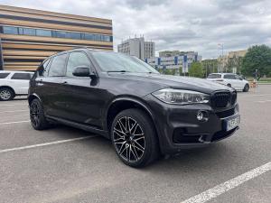 Grey BMW X5 2017 in Vilnius, with an engine capacity of 3.00 L and mileage of 244 thousand km for 18000 €, photo 5 on AUTOMOTO.COM.LV