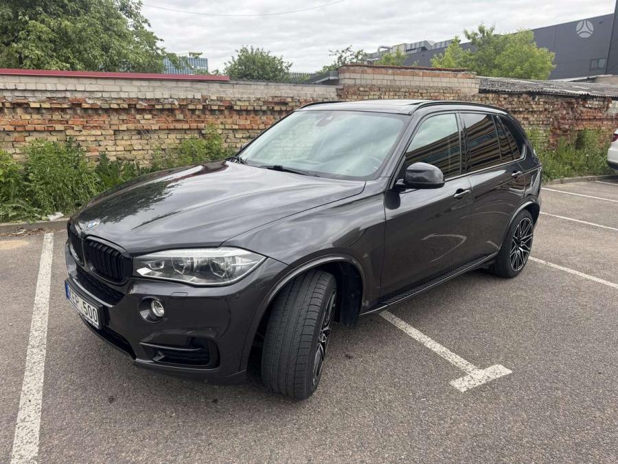 Grey BMW X5 2017 in Vilnius, with an engine capacity of 3.00 L and mileage of 244 thousand km for 18000 €, photo 6 on AUTOMOTO.COM.LV