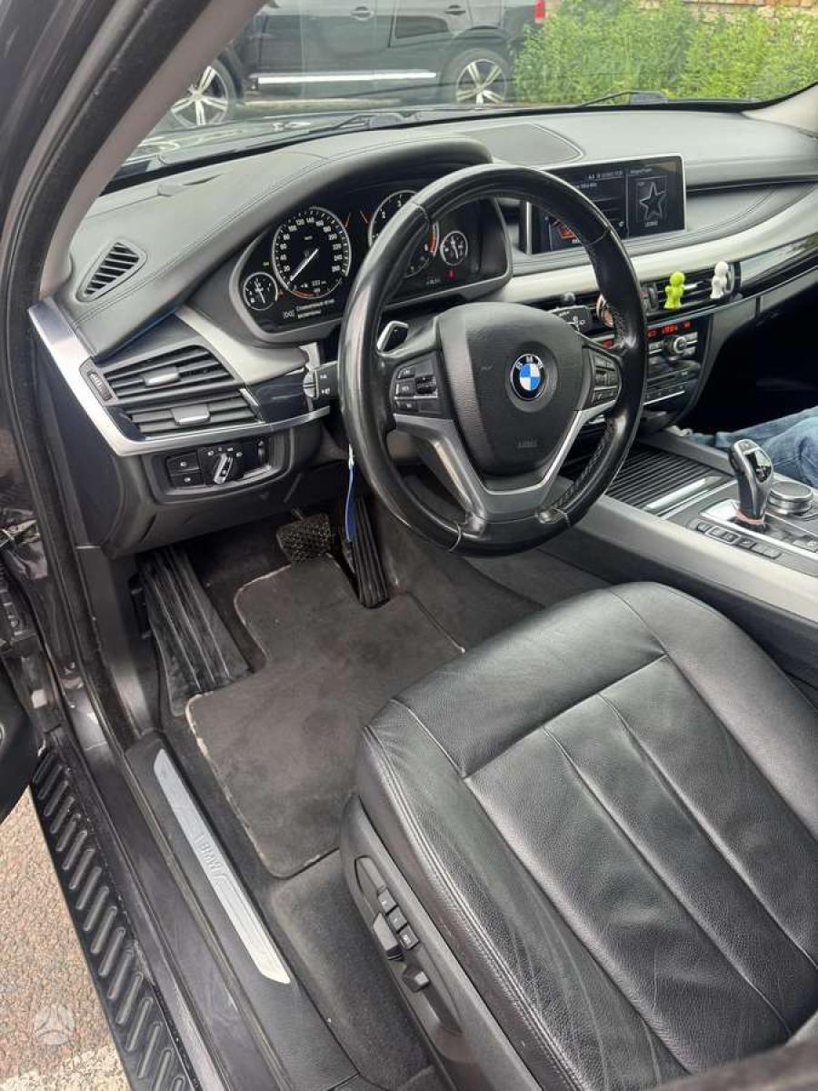 Grey BMW X5 2017 in Vilnius, with an engine capacity of 3.00 L and mileage of 244 thousand km for 18000 €, photo 13 on AUTOMOTO.COM.LV