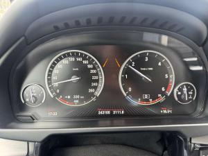 Grey BMW X5 2017 in Vilnius, with an engine capacity of 3.00 L and mileage of 244 thousand km for 18000 €, photo 14 on AUTOMOTO.COM.LV