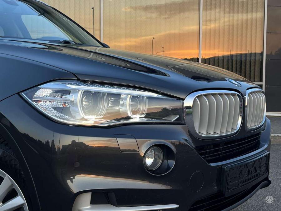 Grey BMW X5 2017 in Panevezys, with an engine capacity of 2.00 L and mileage of 202 thousand km for 16000 €, photo 5 on AUTOMOTO.COM.LV