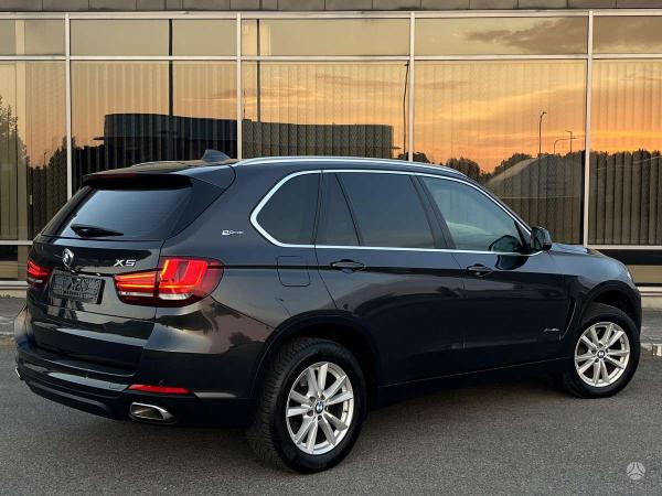 Grey BMW X5 2017 in Panevezys, with an engine capacity of 2.00 L and mileage of 202 thousand km for 16000 €, photo 5 on AUTOMOTO.COM.LV