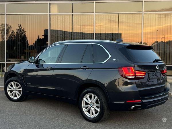 Grey BMW X5 2017 in Panevezys, with an engine capacity of 2.00 L and mileage of 202 thousand km for 16000 €, photo 6 on AUTOMOTO.COM.LV