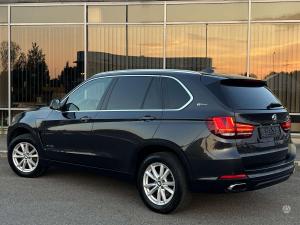 Grey BMW X5 2017 in Panevezys, with an engine capacity of 2.00 L and mileage of 202 thousand km for 16000 €, photo 7 on AUTOMOTO.COM.LV
