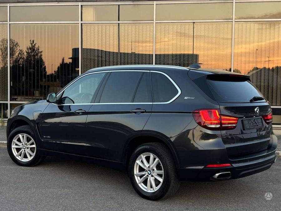 Grey BMW X5 2017 in Panevezys, with an engine capacity of 2.00 L and mileage of 202 thousand km for 16000 €, photo 7 on AUTOMOTO.COM.LV