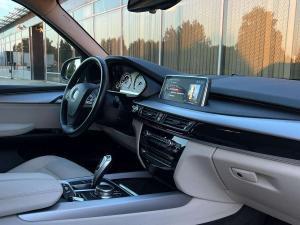 Grey BMW X5 2017 in Panevezys, with an engine capacity of 2.00 L and mileage of 202 thousand km for 16000 €, photo 12 on AUTOMOTO.COM.LV