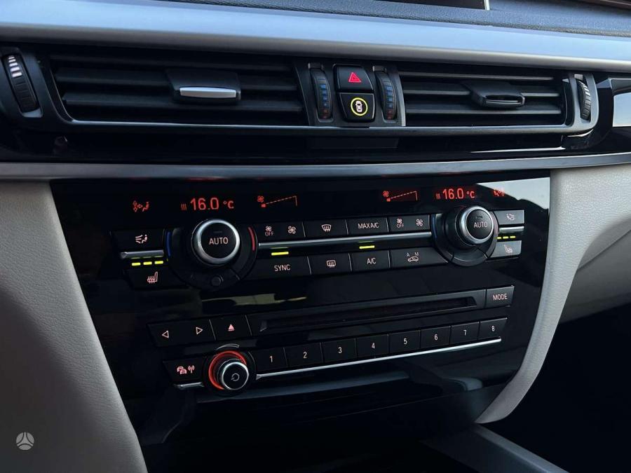 Grey BMW X5 2017 in Panevezys, with an engine capacity of 2.00 L and mileage of 202 thousand km for 16000 €, photo 17 on AUTOMOTO.COM.LV