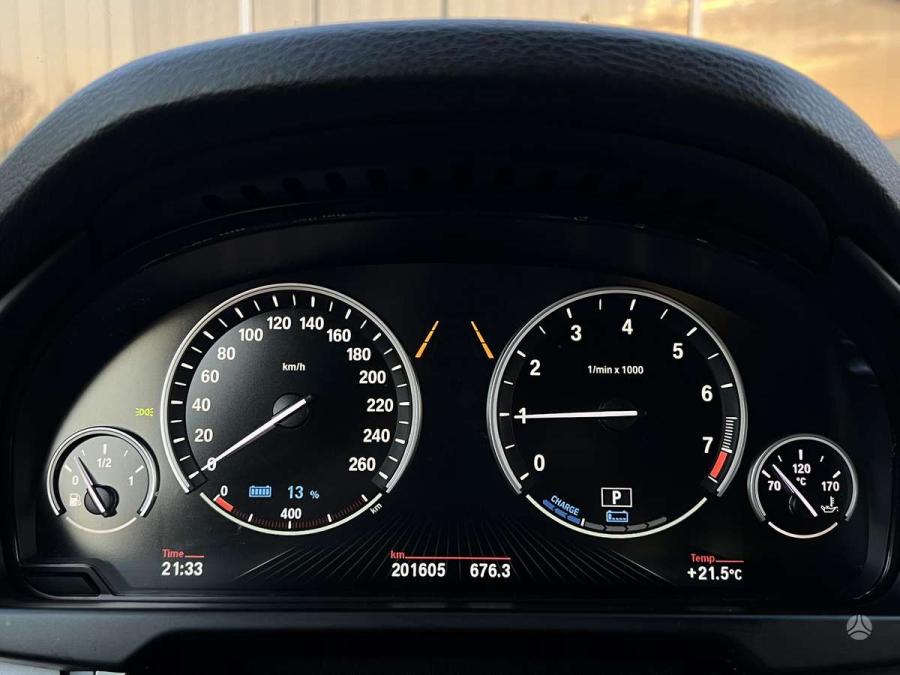 Grey BMW X5 2017 in Panevezys, with an engine capacity of 2.00 L and mileage of 202 thousand km for 16000 €, photo 22 on AUTOMOTO.COM.LV