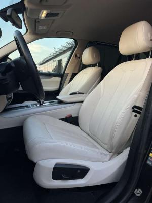 Grey BMW X5 2017 in Panevezys, with an engine capacity of 2.00 L and mileage of 202 thousand km for 16000 €, photo 25 on AUTOMOTO.COM.LV