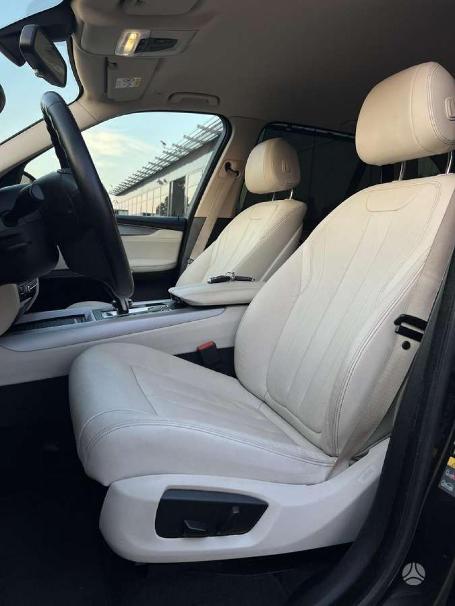 Grey BMW X5 2017 in Panevezys, with an engine capacity of 2.00 L and mileage of 202 thousand km for 16000 €, photo 25 on AUTOMOTO.COM.LV