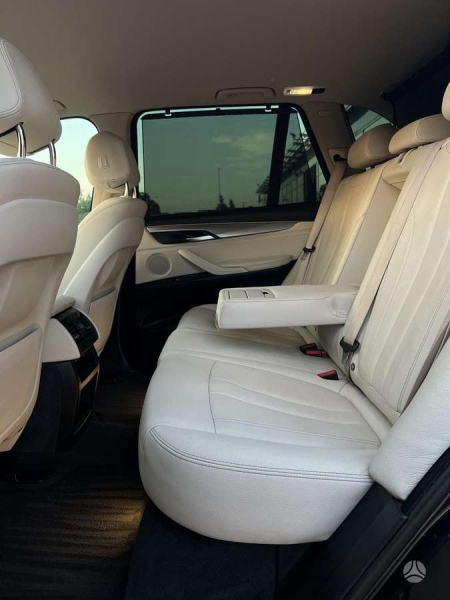 Grey BMW X5 2017 in Panevezys, with an engine capacity of 2.00 L and mileage of 202 thousand km for 16000 €, photo 26 on AUTOMOTO.COM.LV
