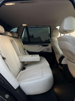Grey BMW X5 2017 in Panevezys, with an engine capacity of 2.00 L and mileage of 202 thousand km for 16000 €, photo 27 on AUTOMOTO.COM.LV