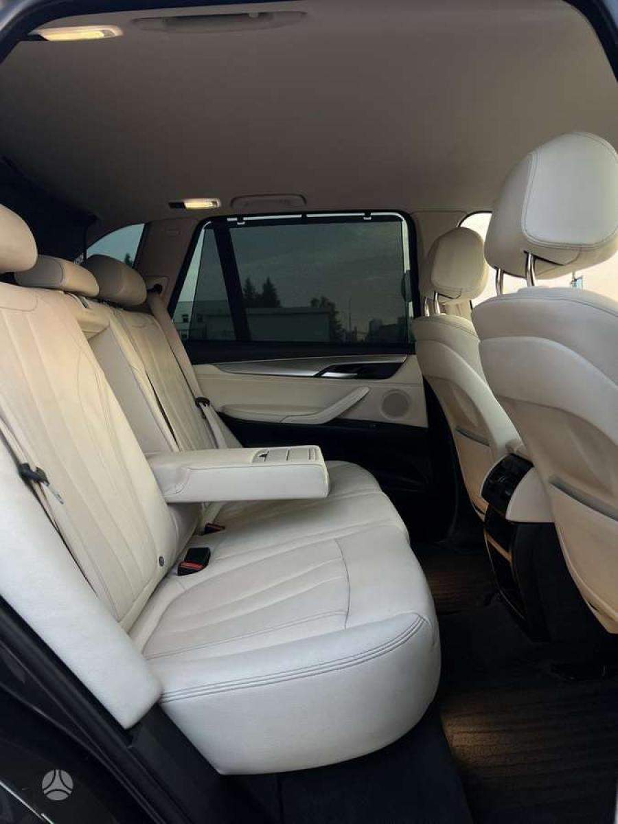 Grey BMW X5 2017 in Panevezys, with an engine capacity of 2.00 L and mileage of 202 thousand km for 16000 €, photo 27 on AUTOMOTO.COM.LV