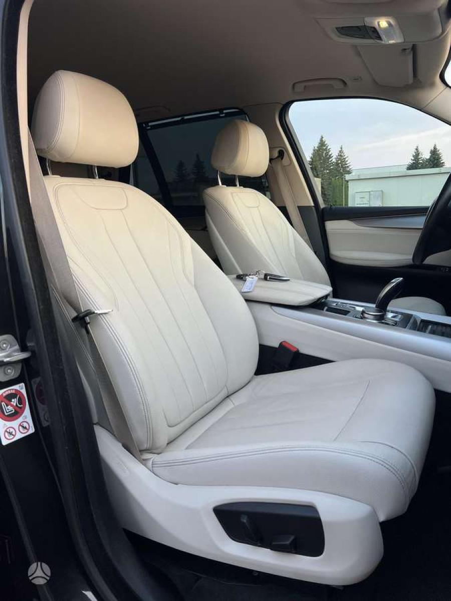Grey BMW X5 2017 in Panevezys, with an engine capacity of 2.00 L and mileage of 202 thousand km for 16000 €, photo 29 on AUTOMOTO.COM.LV