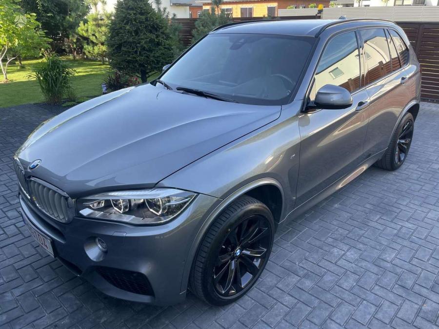 Grey BMW X5 2017 in Kaunas, with an engine capacity of 2.99 L and mileage of 251 thousand km for 20990 €, photo 1 on AUTOMOTO.COM.LV