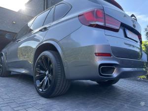 Grey BMW X5 2017 in Kaunas, with an engine capacity of 2.99 L and mileage of 251 thousand km for 20990 €, photo 11 on AUTOMOTO.COM.LV