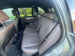 Grey BMW X5 2017 in Kaunas, with an engine capacity of 2.99 L and mileage of 251 thousand km for 20990 €, photo 15 on AUTOMOTO.COM.LV