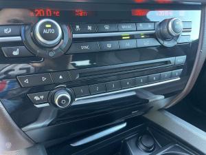 Grey BMW X5 2017 in Kaunas, with an engine capacity of 2.99 L and mileage of 251 thousand km for 20990 €, photo 21 on AUTOMOTO.COM.LV
