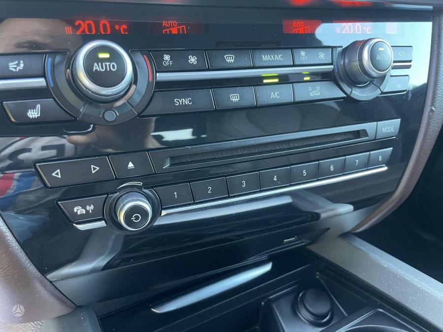 Grey BMW X5 2017 in Kaunas, with an engine capacity of 2.99 L and mileage of 251 thousand km for 20990 €, photo 21 on AUTOMOTO.COM.LV