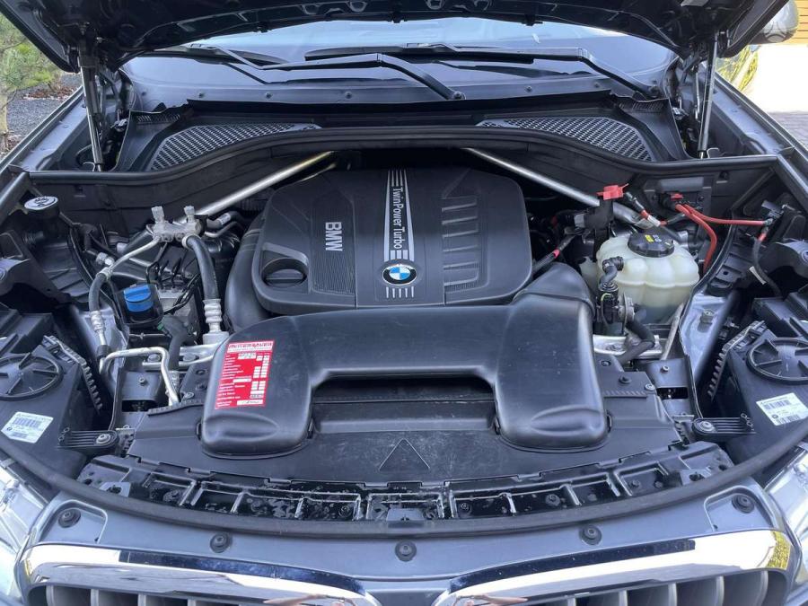 Grey BMW X5 2017 in Kaunas, with an engine capacity of 2.99 L and mileage of 251 thousand km for 20990 €, photo 29 on AUTOMOTO.COM.LV