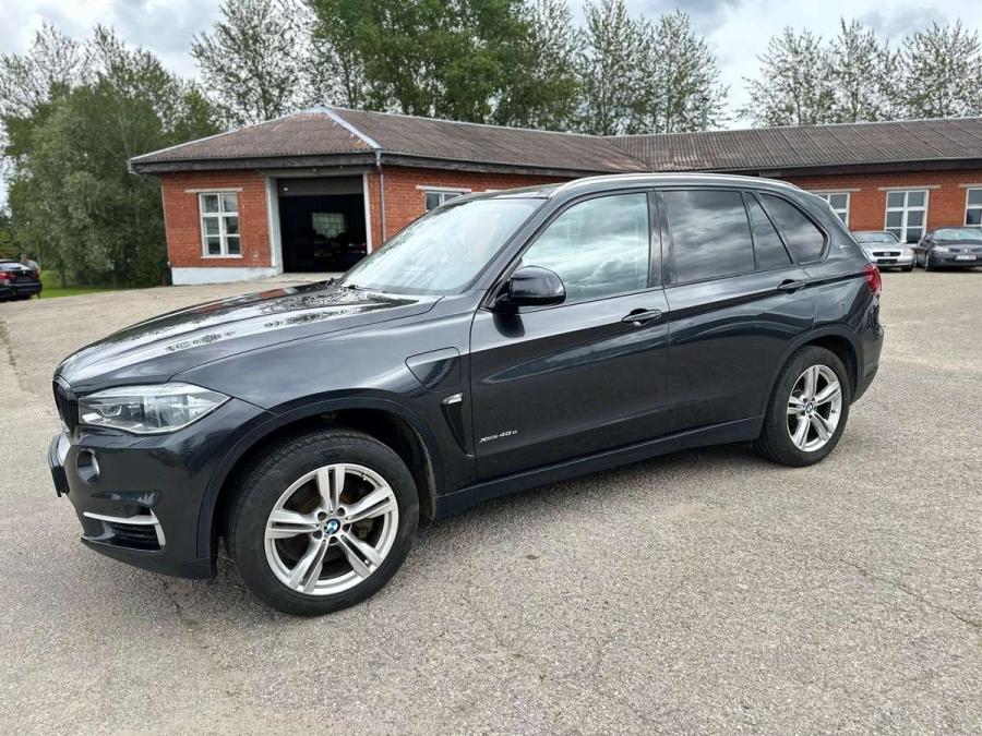 Grey BMW X5 2017 in Rokiskis, with an engine capacity of 2.00 L and mileage of 280 thousand km for 10950 €, photo 6 on AUTOMOTO.COM.LV