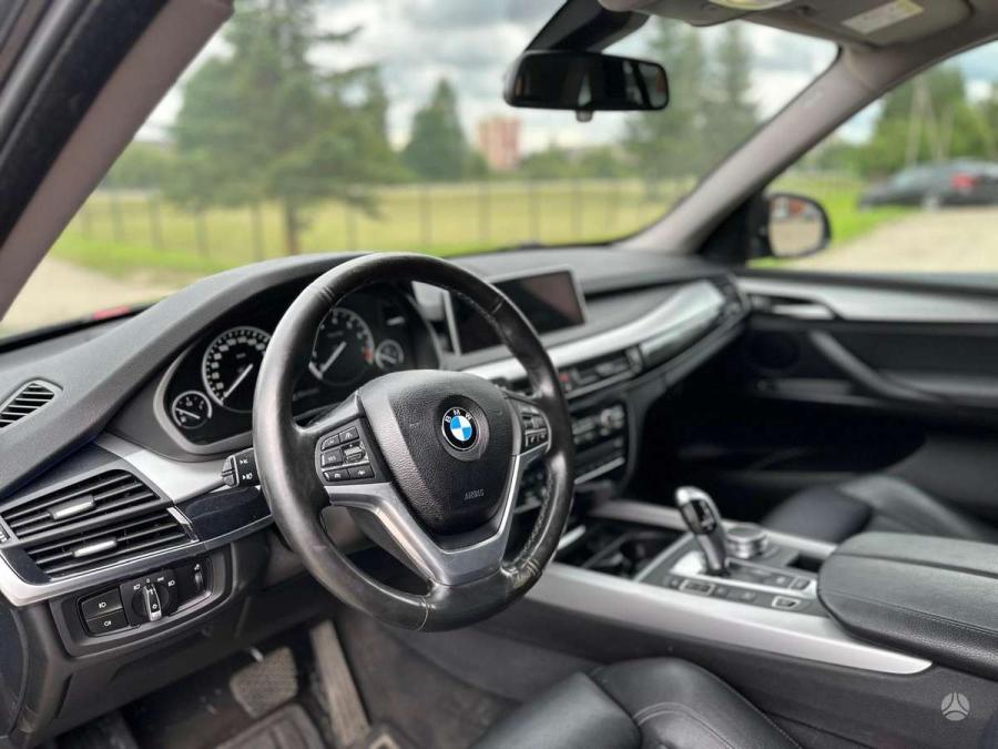Grey BMW X5 2017 in Rokiskis, with an engine capacity of 2.00 L and mileage of 280 thousand km for 10950 €, photo 16 on AUTOMOTO.COM.LV
