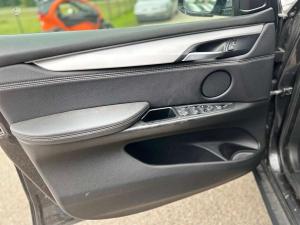 Grey BMW X5 2017 in Rokiskis, with an engine capacity of 2.00 L and mileage of 280 thousand km for 10950 €, photo 19 on AUTOMOTO.COM.LV