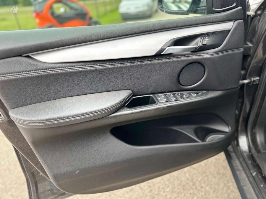 Grey BMW X5 2017 in Rokiskis, with an engine capacity of 2.00 L and mileage of 280 thousand km for 10950 €, photo 19 on AUTOMOTO.COM.LV