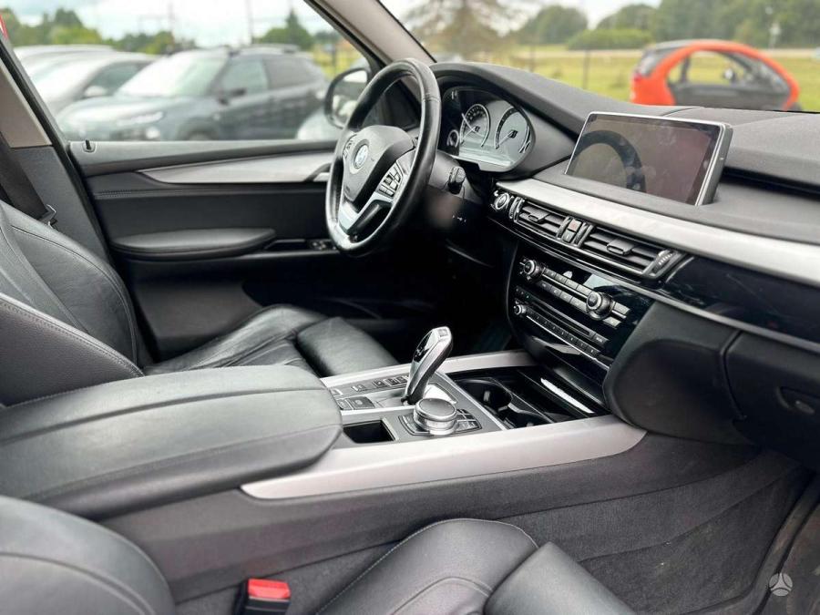 Grey BMW X5 2017 in Rokiskis, with an engine capacity of 2.00 L and mileage of 280 thousand km for 10950 €, photo 24 on AUTOMOTO.COM.LV