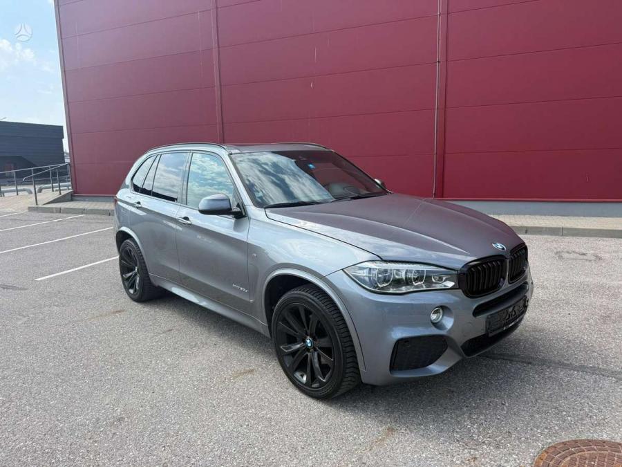 Grey BMW X5 2017 in Kaunas, with an engine capacity of 2.99 L and mileage of 227 thousand km for 23900 €, photo 1 on AUTOMOTO.COM.LV