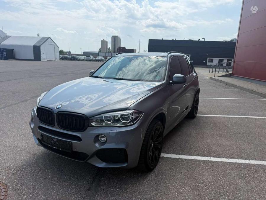 Grey BMW X5 2017 in Kaunas, with an engine capacity of 2.99 L and mileage of 227 thousand km for 23900 €, photo 3 on AUTOMOTO.COM.LV