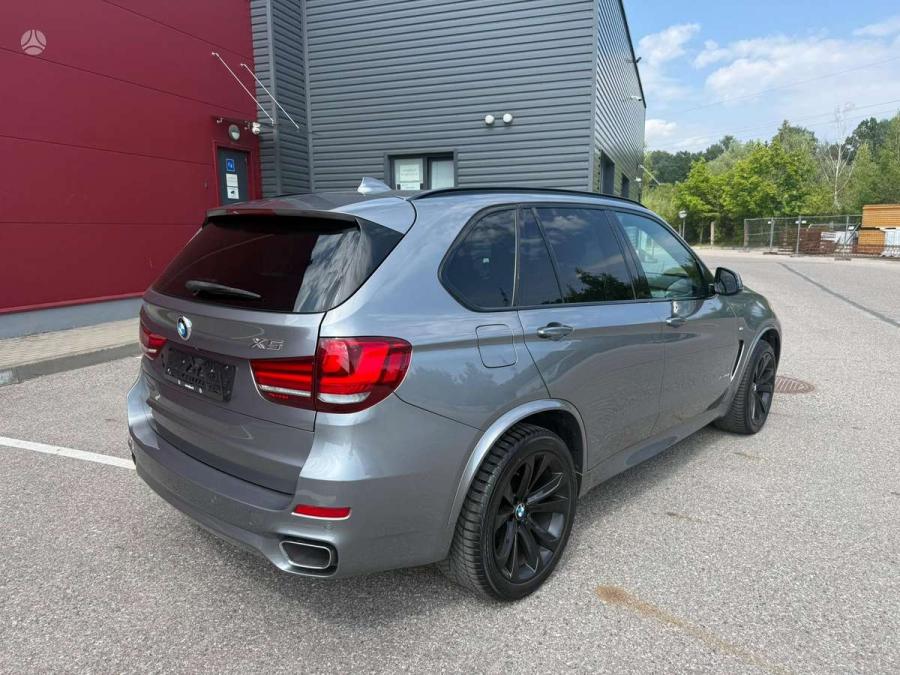 Grey BMW X5 2017 in Kaunas, with an engine capacity of 2.99 L and mileage of 227 thousand km for 23900 €, photo 4 on AUTOMOTO.COM.LV