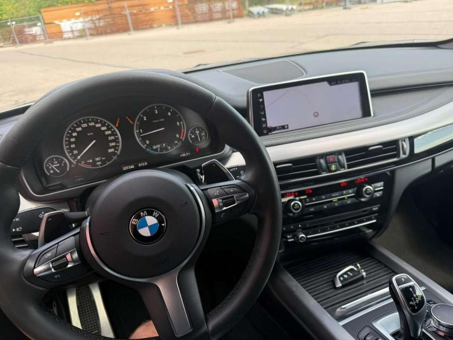 Grey BMW X5 2017 in Kaunas, with an engine capacity of 2.99 L and mileage of 227 thousand km for 23900 €, photo 10 on AUTOMOTO.COM.LV