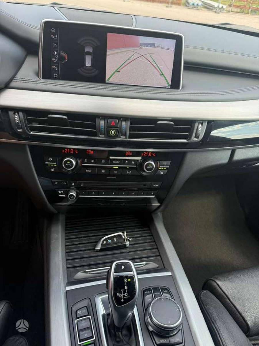Grey BMW X5 2017 in Kaunas, with an engine capacity of 2.99 L and mileage of 227 thousand km for 23900 €, photo 12 on AUTOMOTO.COM.LV
