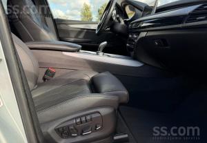 Grey BMW X5 2017 in Liepaja, with an engine capacity of 3.00 L and mileage of 164 thousand km for 22500 €, photo 9 on AUTOMOTO.COM.LV