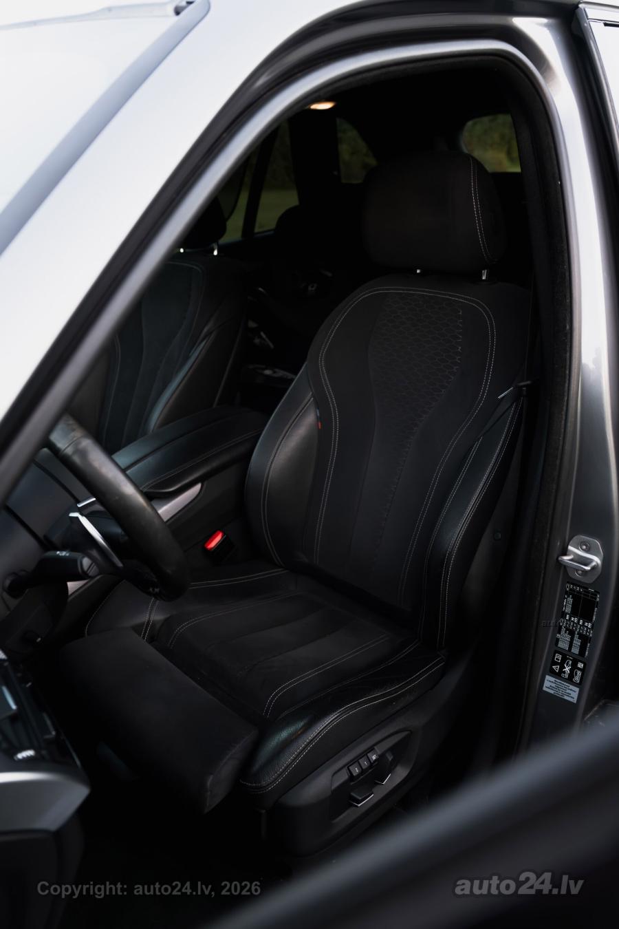 Pelēks BMW X5 2017 Rapla, ar dzinēja tilpumu 3.00 L un nobraukumu 318 tūkst. km par 22000 €, foto 11 vietnē AUTOMOTO.COM.LV
