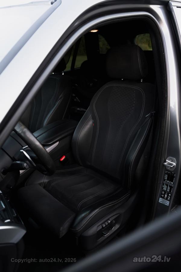 Grey BMW X5 2017 in Rapla, with an engine capacity of 3.00 L and mileage of 318 thousand km for 22000 €, photo 11 on AUTOMOTO.COM.LV