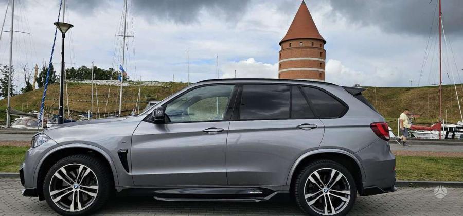Grey BMW X5 2017 in Klaipeda, with an engine capacity of 2.99 L and mileage of 245 thousand km for 22500 €, photo 4 on AUTOMOTO.COM.LV