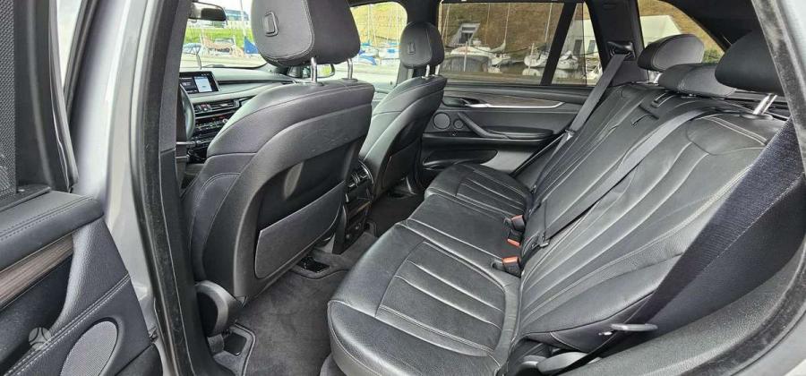 Grey BMW X5 2017 in Klaipeda, with an engine capacity of 2.99 L and mileage of 245 thousand km for 22500 €, photo 20 on AUTOMOTO.COM.LV