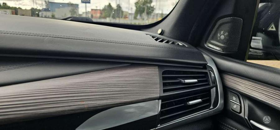 Grey BMW X5 2017 in Klaipeda, with an engine capacity of 2.99 L and mileage of 245 thousand km for 22500 €, photo 21 on AUTOMOTO.COM.LV