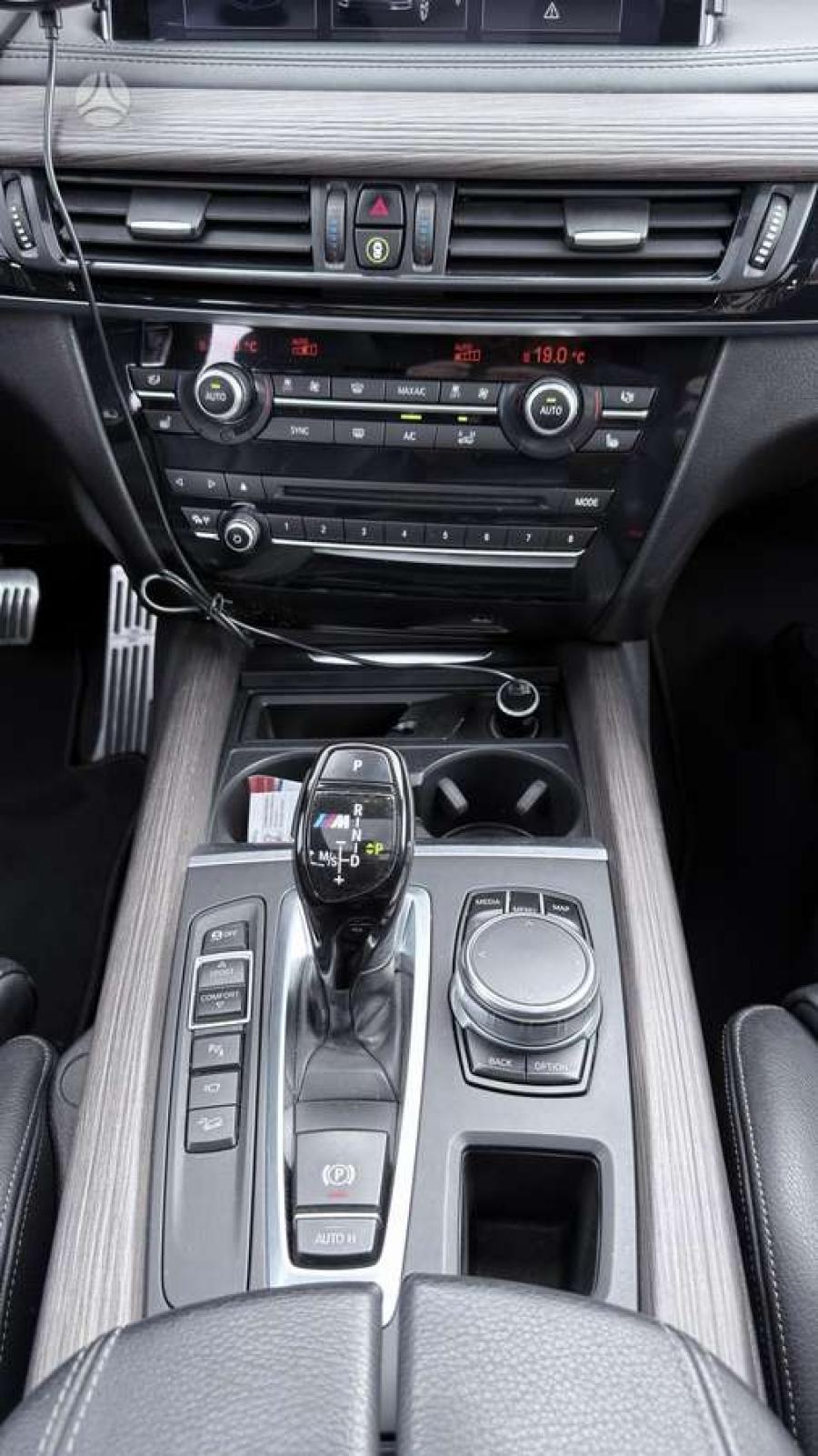 Grey BMW X5 2017 in Klaipeda, with an engine capacity of 2.99 L and mileage of 245 thousand km for 22500 €, photo 24 on AUTOMOTO.COM.LV