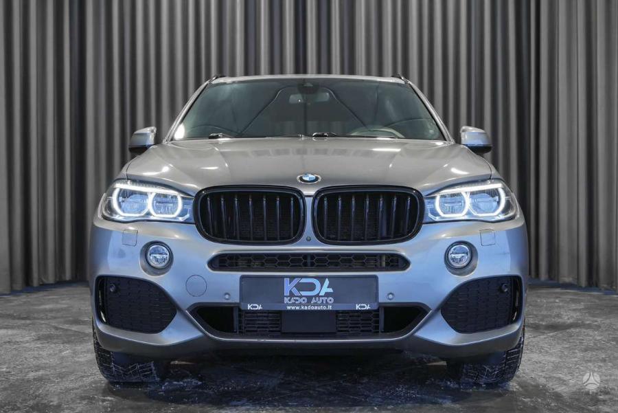 Grey BMW X5 2018 in Marijampole, with an engine capacity of 2.99 L and mileage of 244 thousand km for 24850 €, photo 3 on AUTOMOTO.COM.LV