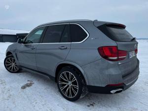 Grey BMW X5 2018 in Raseiniai, with an engine capacity of 2.00 L and mileage of 95 thousand km for 21950 €, photo 2 on AUTOMOTO.COM.LV