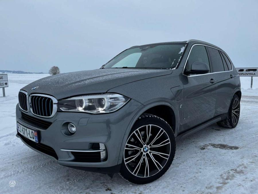 Grey BMW X5 2018 in Raseiniai, with an engine capacity of 2.00 L and mileage of 95 thousand km for 21950 €, photo 3 on AUTOMOTO.COM.LV