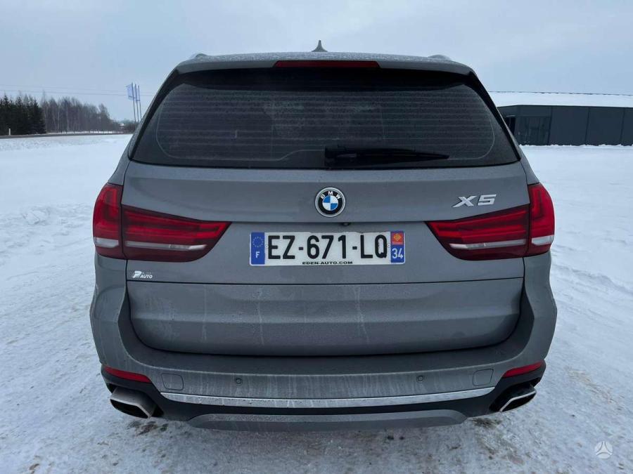 Grey BMW X5 2018 in Raseiniai, with an engine capacity of 2.00 L and mileage of 95 thousand km for 21950 €, photo 5 on AUTOMOTO.COM.LV