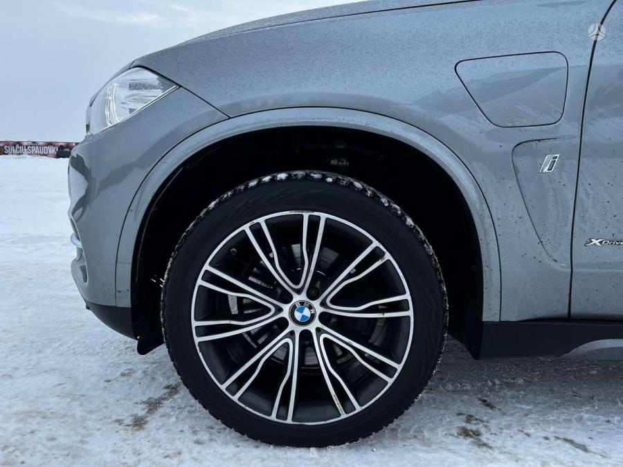 Grey BMW X5 2018 in Raseiniai, with an engine capacity of 2.00 L and mileage of 95 thousand km for 21950 €, photo 37 on AUTOMOTO.COM.LV