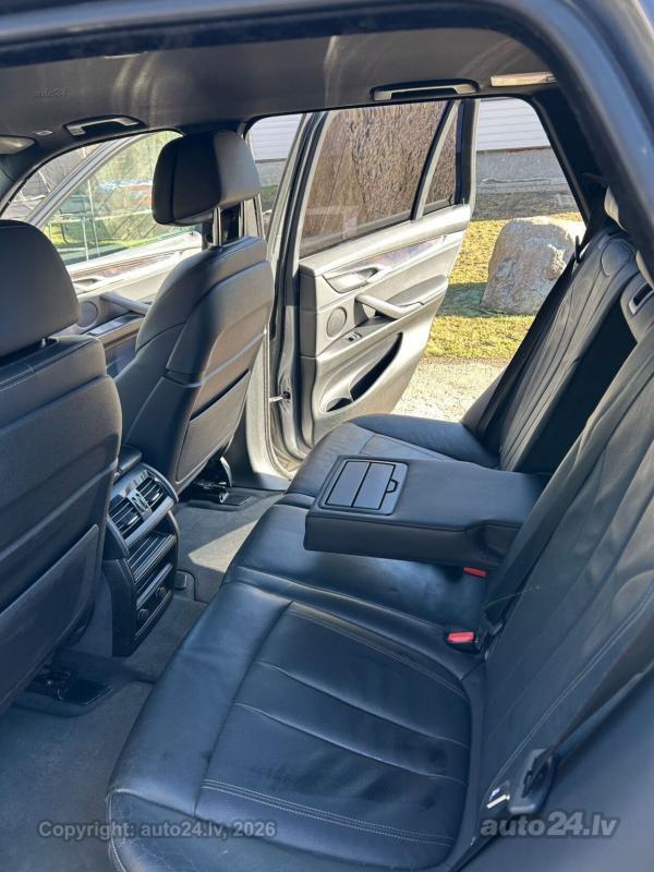 Grey BMW X5 2018 in Viljandi, with an engine capacity of 3.00 L and mileage of 260 thousand km for 29900 €, photo 11 on AUTOMOTO.COM.LV