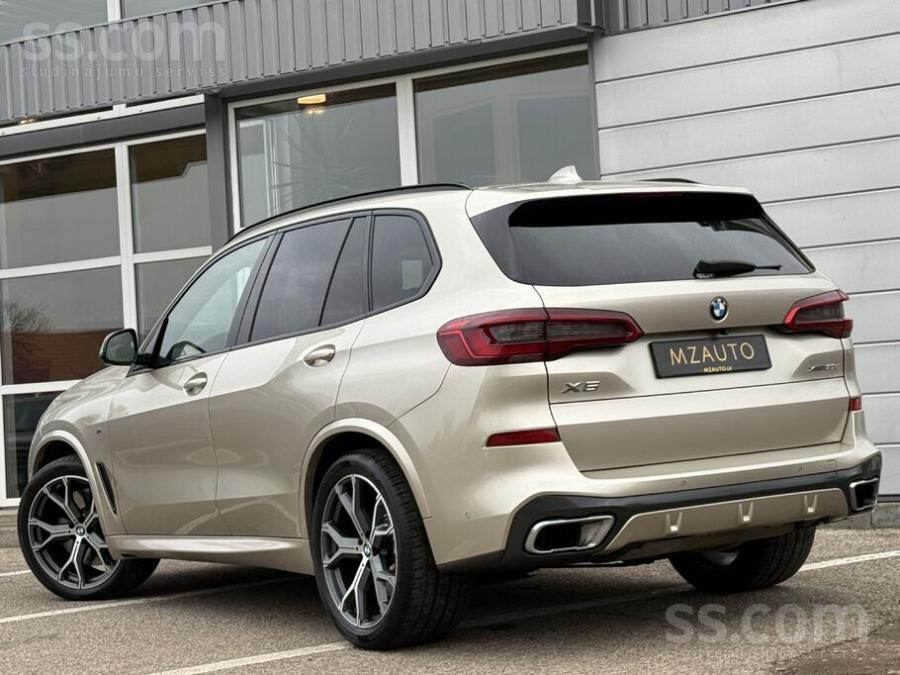 Grey BMW X5 2018 in Tukums, with an engine capacity of 3.00 L and mileage of 199 thousand km for 38999 €, photo 4 on AUTOMOTO.COM.LV