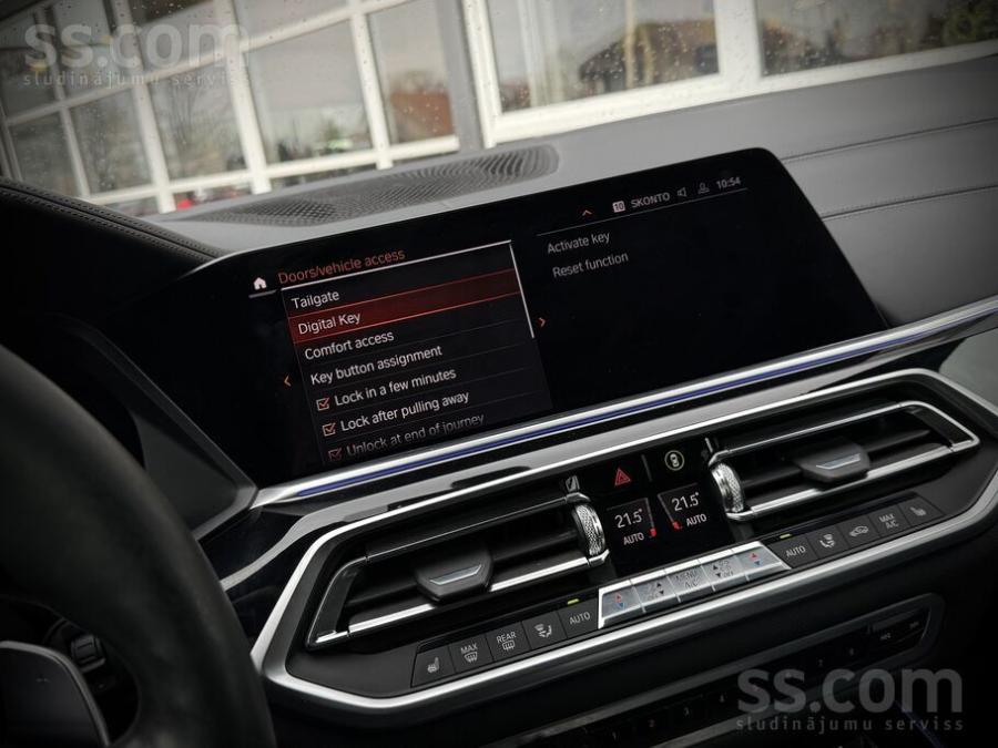 Grey BMW X5 2018 in Tukums, with an engine capacity of 3.00 L and mileage of 199 thousand km for 38999 €, photo 25 on AUTOMOTO.COM.LV