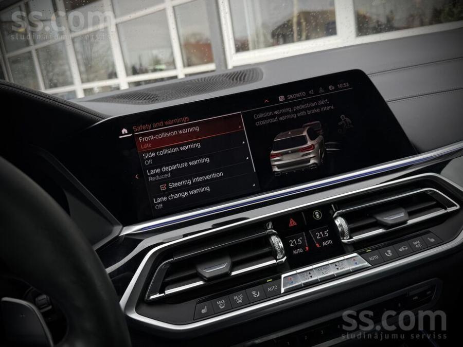 Grey BMW X5 2018 in Tukums, with an engine capacity of 3.00 L and mileage of 199 thousand km for 38999 €, photo 28 on AUTOMOTO.COM.LV